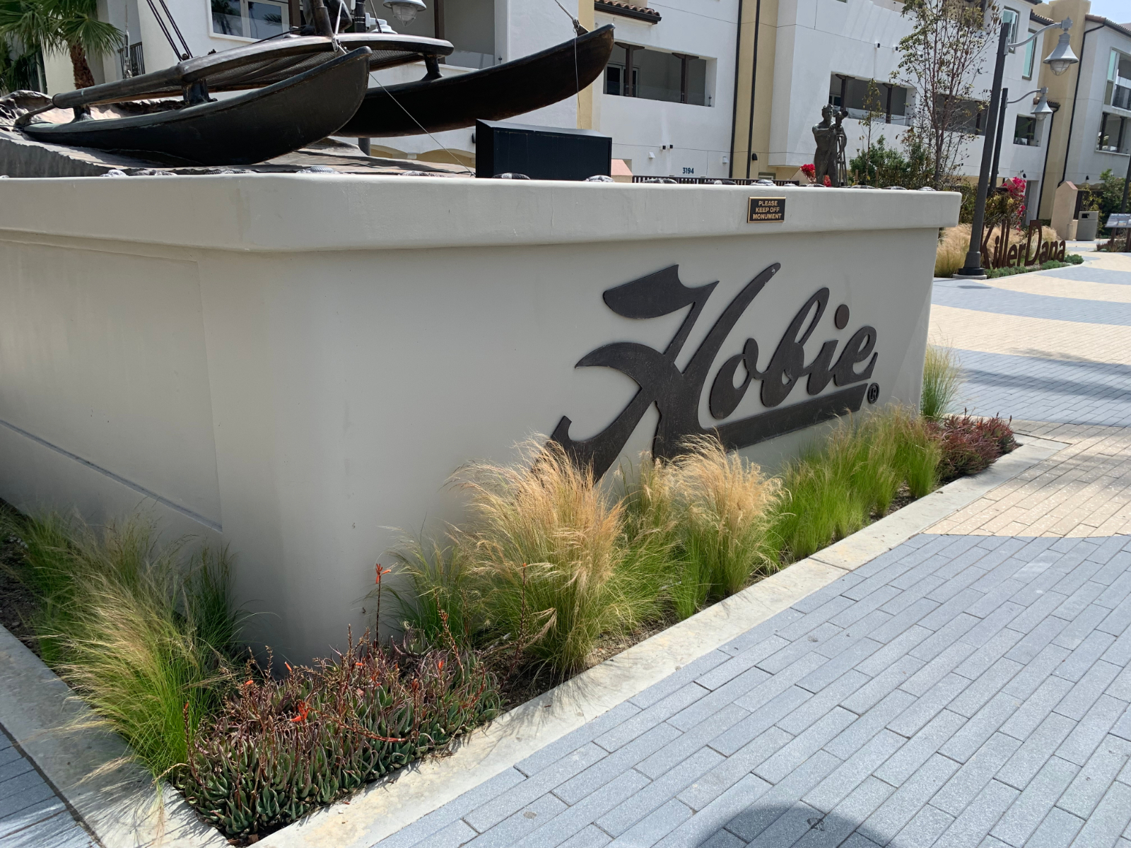 Hobie Memorial’s Bronze Statue and Rustic Color Solution | Natina