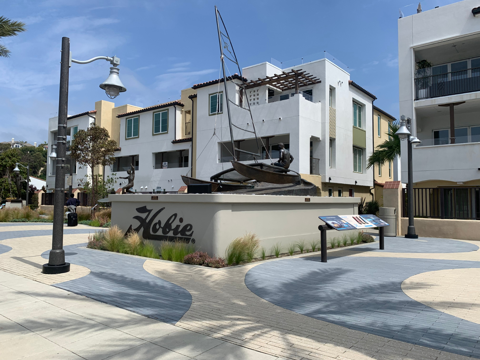 Hobie Memorial’s Bronze Statue and Rustic Color Solution | Natina