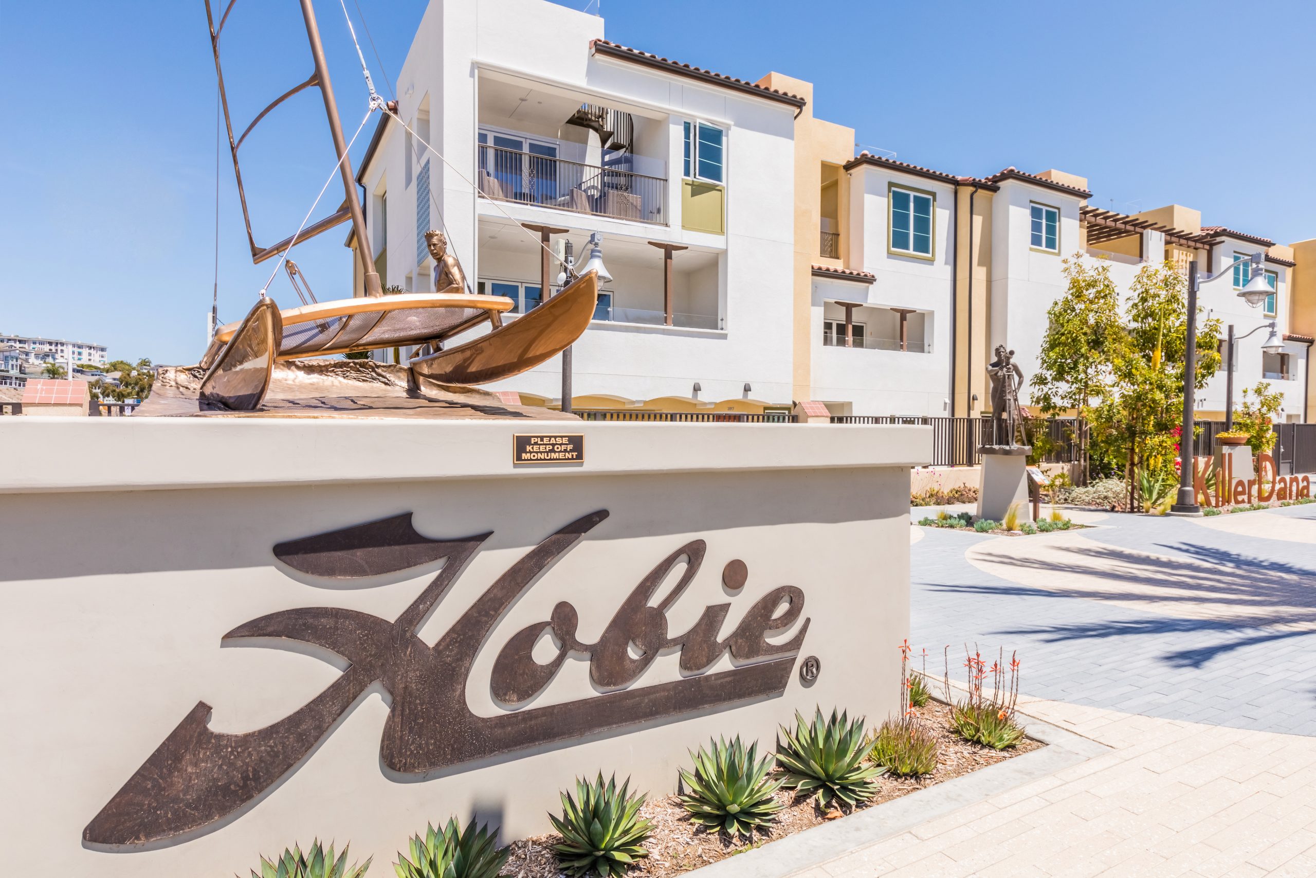 Hobie Memorial’s Bronze Statue and Rustic Color Solution | Natina